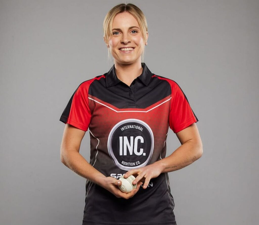 Sophie Molineux Biography, Family, Affairs, Net Worth, Career, Social ...