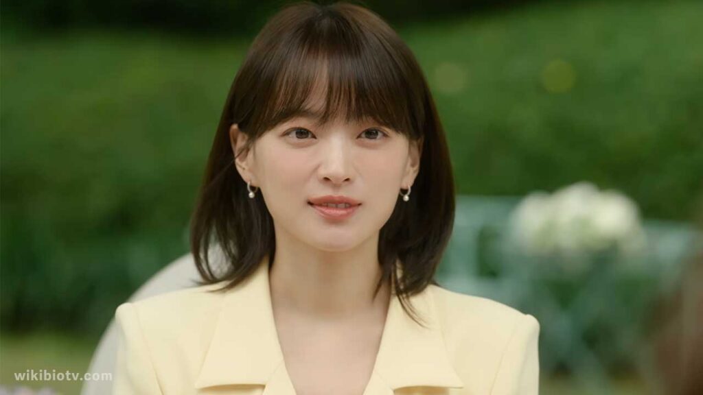 The Atypical Family Cast, Characters, Plot, Ending Explained, What ...